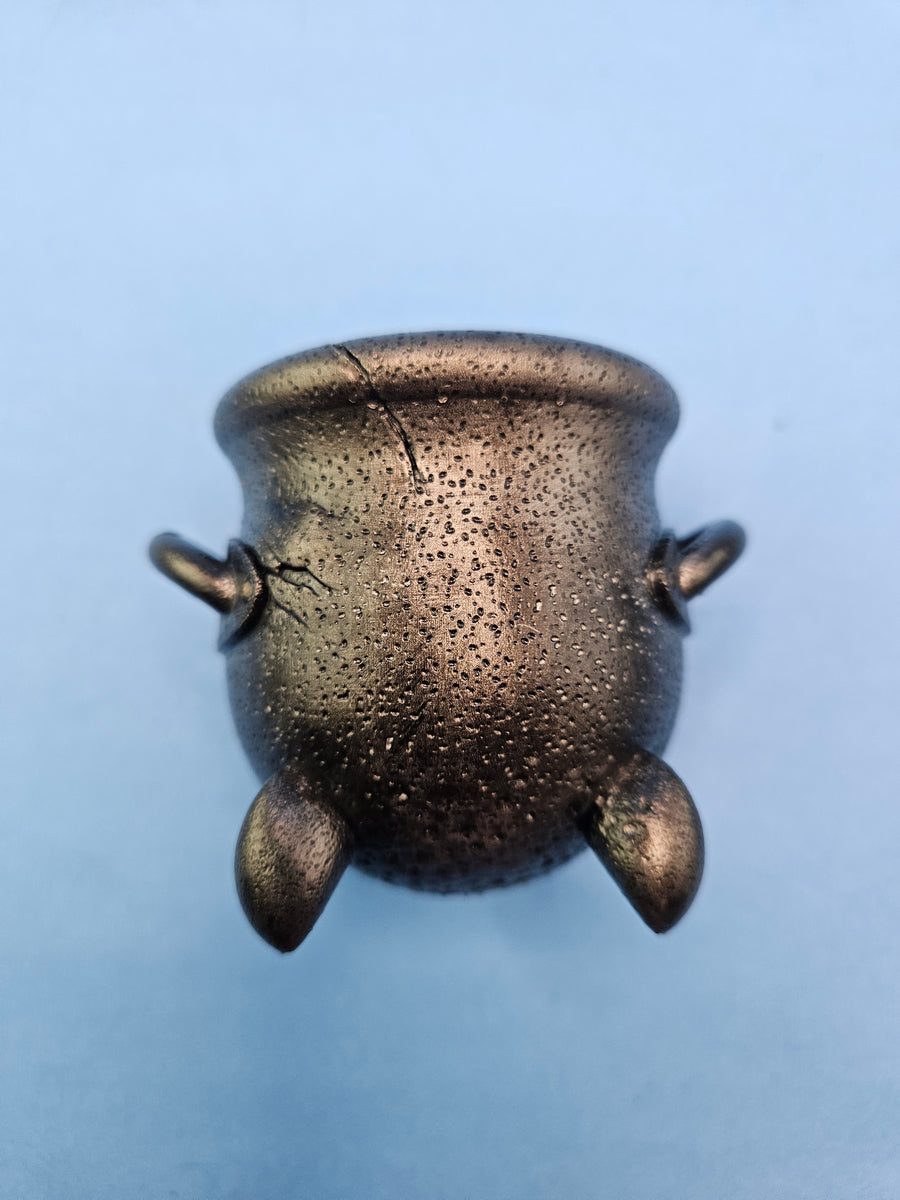 Cauldron With Bubble Effect – Death Owl Customs